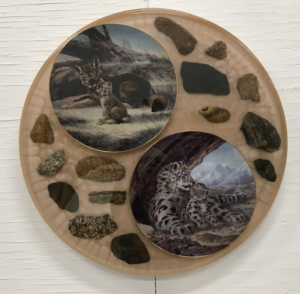Red Wolf and Snow Leopard collector plates in resin | Falk Lynn Rocks